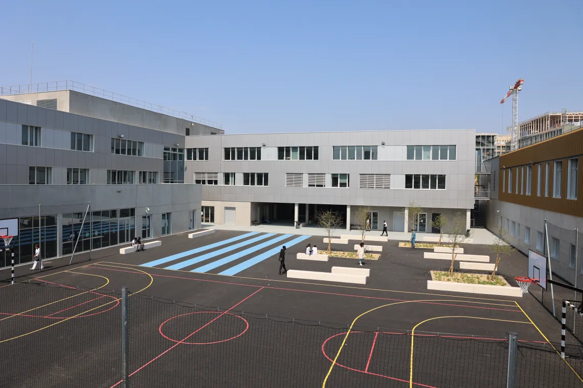 Jeux 2024 : à Saint-Ouen, le lycée Marcel-Cachin accueille la Maison de ...